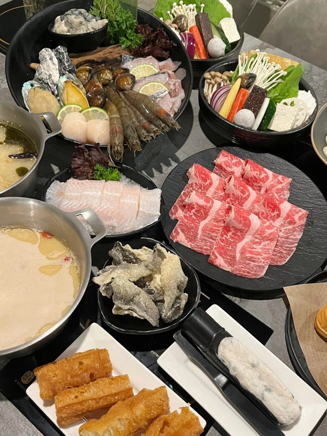 森饗鍋物│台中人氣火鍋，超美清新森林系氛圍！必點招牌胡椒豬肚鍋肉厚又嫩Q，自助吧霜淇淋任你吃到飽！ - 柚香魚子醬的蹦蹦跳跳