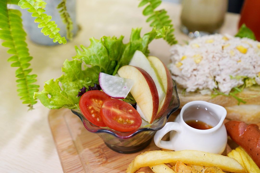 FOMO Brunch｜台中審計新村早午餐新選擇！連東泉辣椒醬都能變成飲料？巴薩米克醋搭冰淇淋也超驚豔！(已歇業) - 柚香魚子醬的蹦蹦跳跳